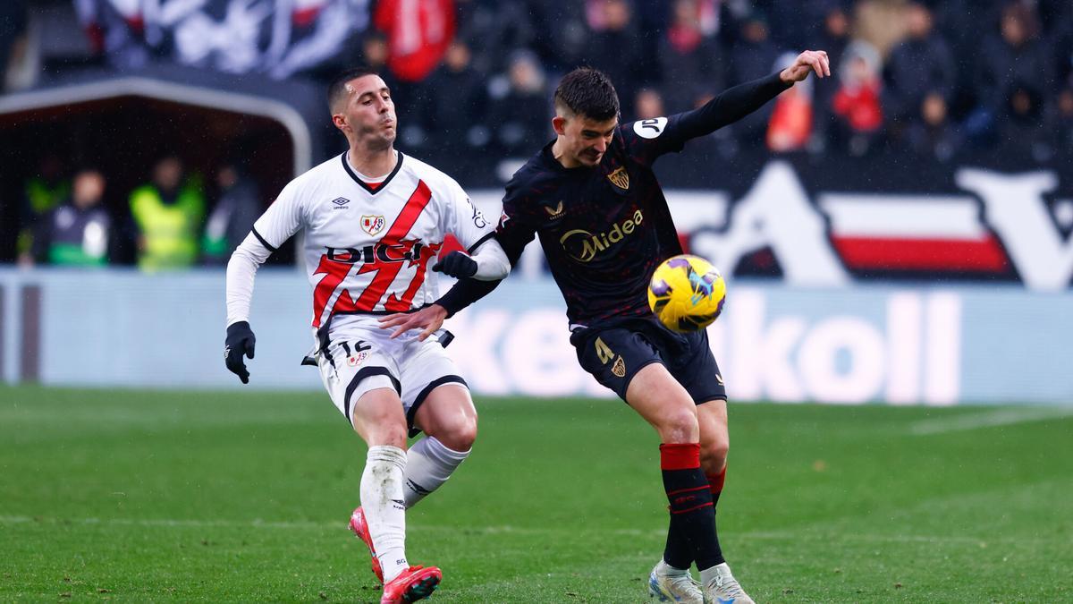 Rayo Vallecano - Sevilla FC | El Sevilla repite equipo y Embarba y ...