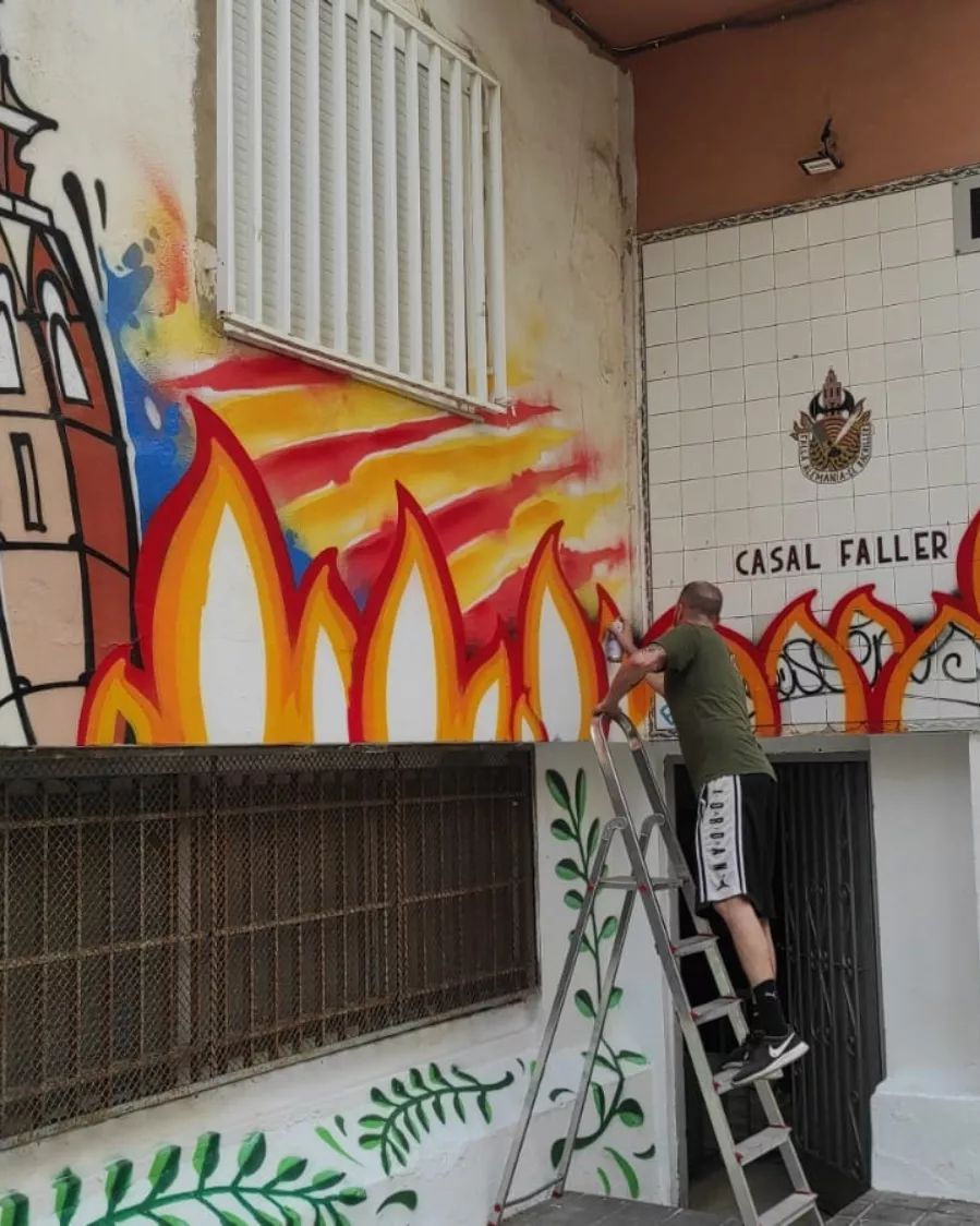 Un casal fallero convertido en Street Art