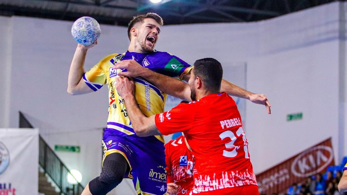 Crónica Sinfín - Ángel Ximénez Puente Genil | El Ángel Ximénez castiga ...