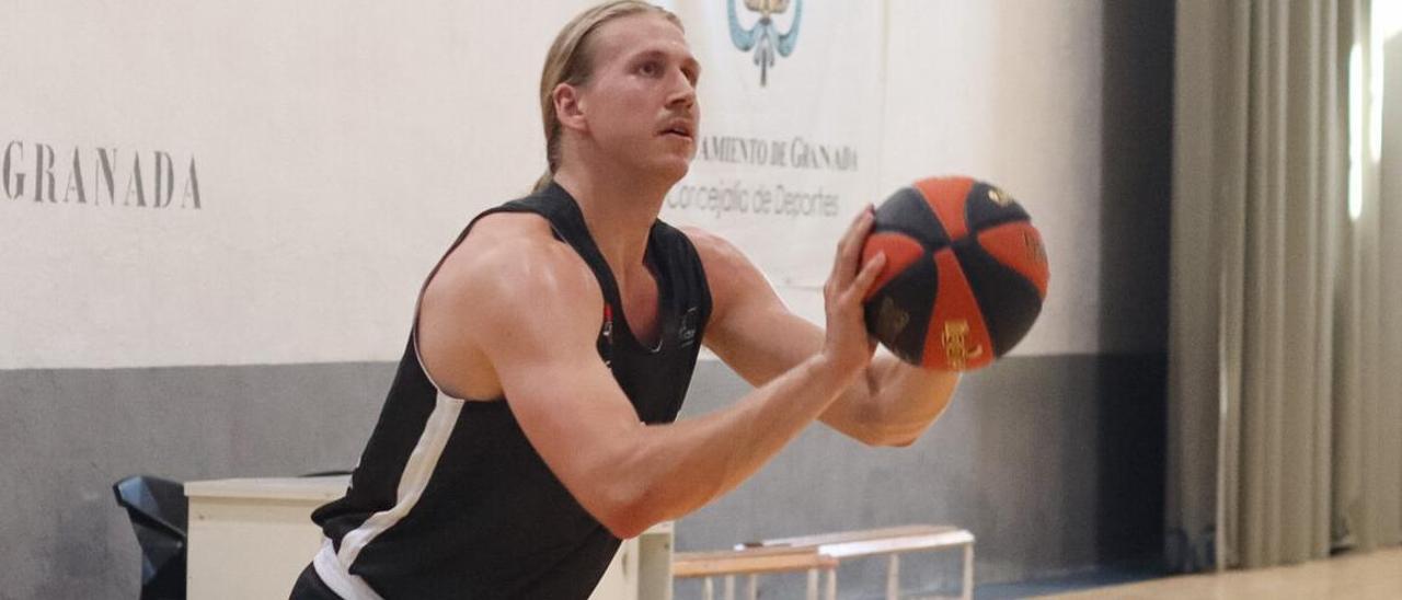 Noah Starkey, el pívot que puede completar un Cáceres que arranca este ...