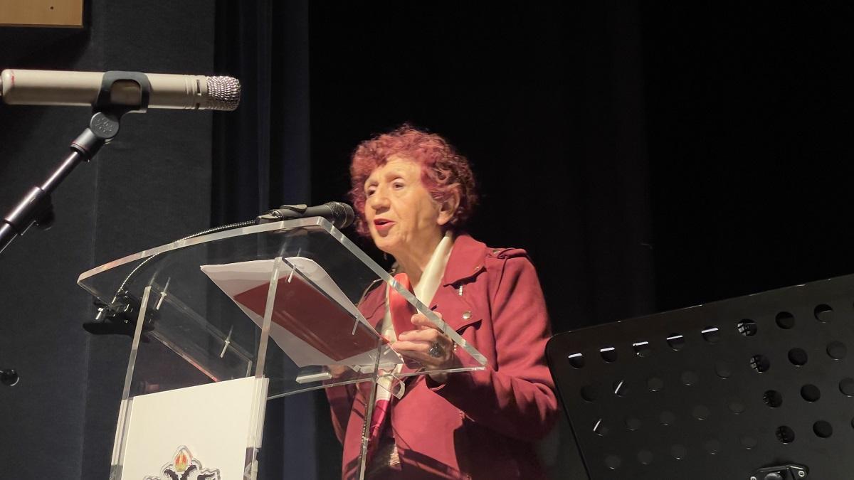 La poetisa de Villafranca Ana Vega Burgos recibe el Premio Juana Castro ...