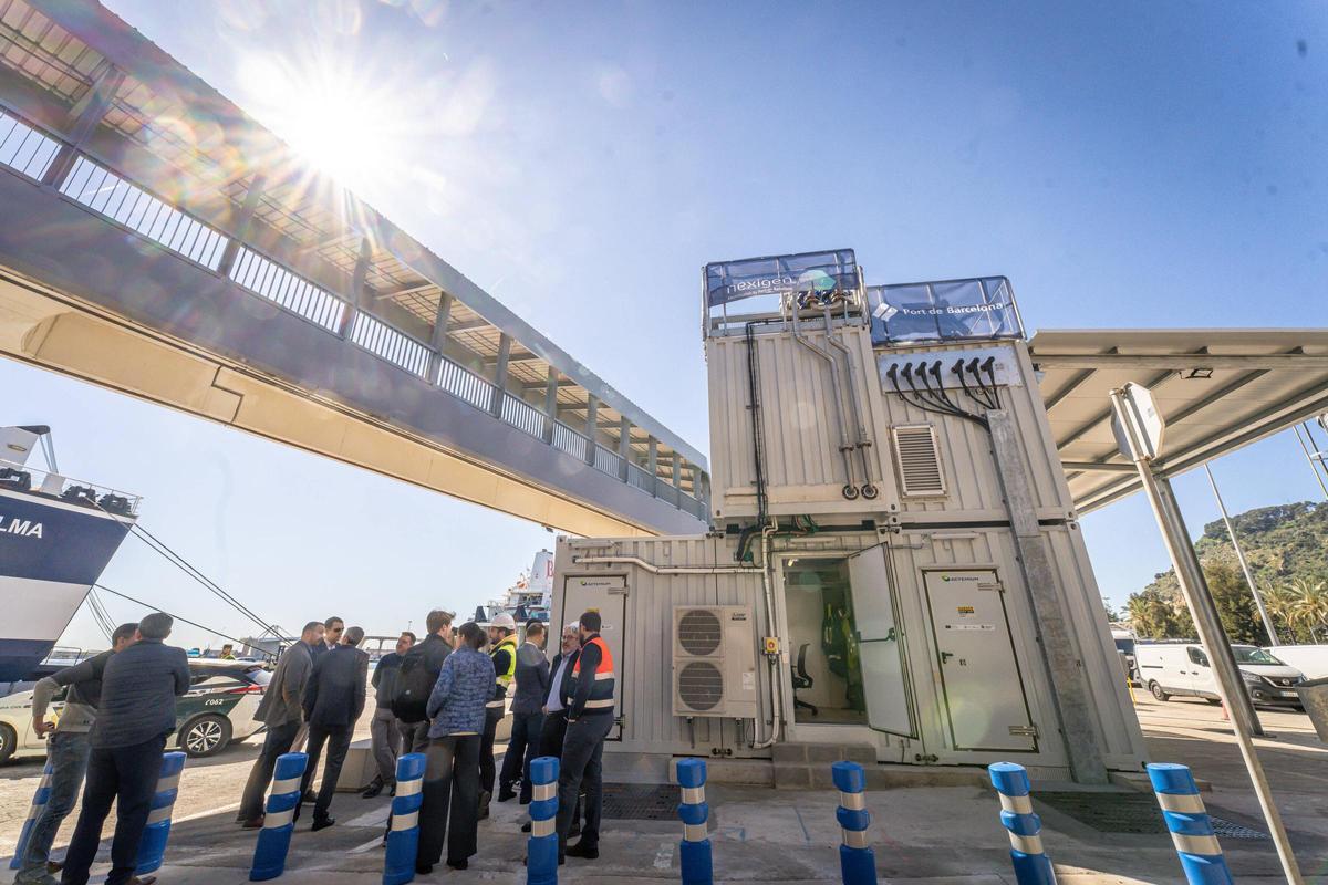 El Port de Barcelona estrena la conexión eléctrica de la terminal de ...
