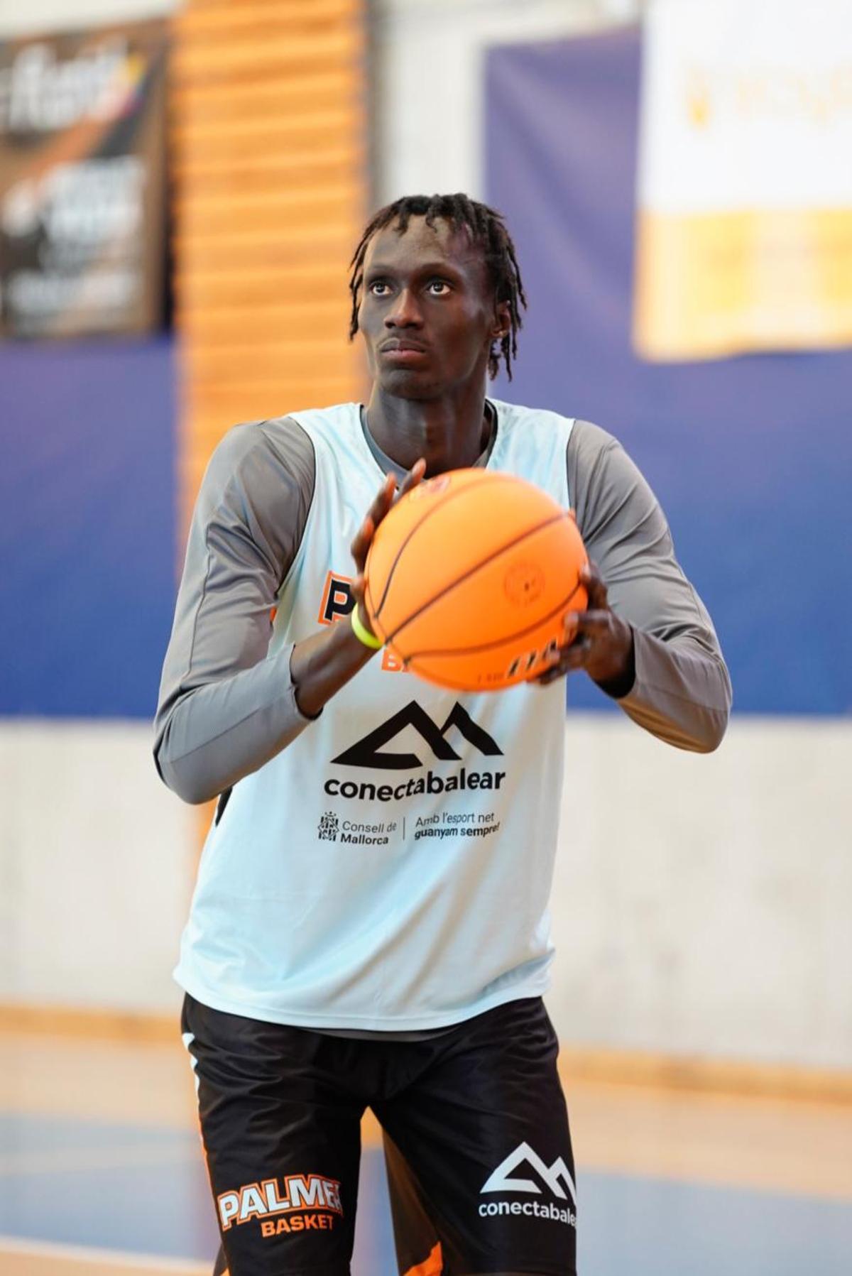 Baloncesto | Pa Mor Diene, centímetros para el Palmer Basket