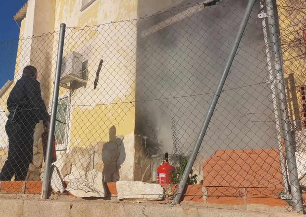 La Policía Local evita el incendio de una vivienda entre l'Alcúdia de ...