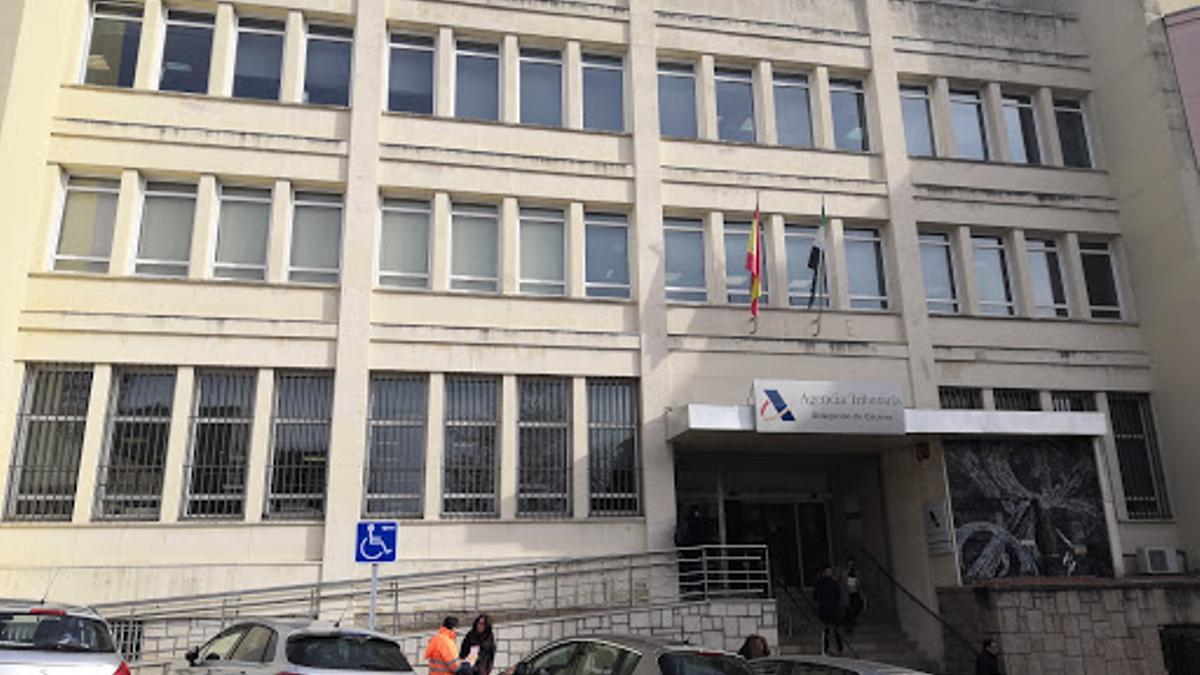 La queja de un vecino de Cáceres porque en Hacienda no le cogen el teléfono