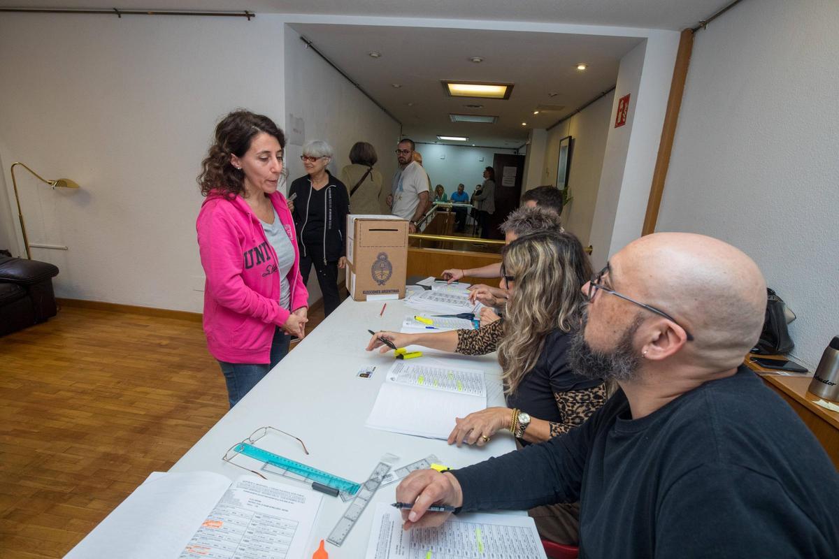 Segunda vuelta de los comicios presidencias en Argentina| Más de 4.500 ...