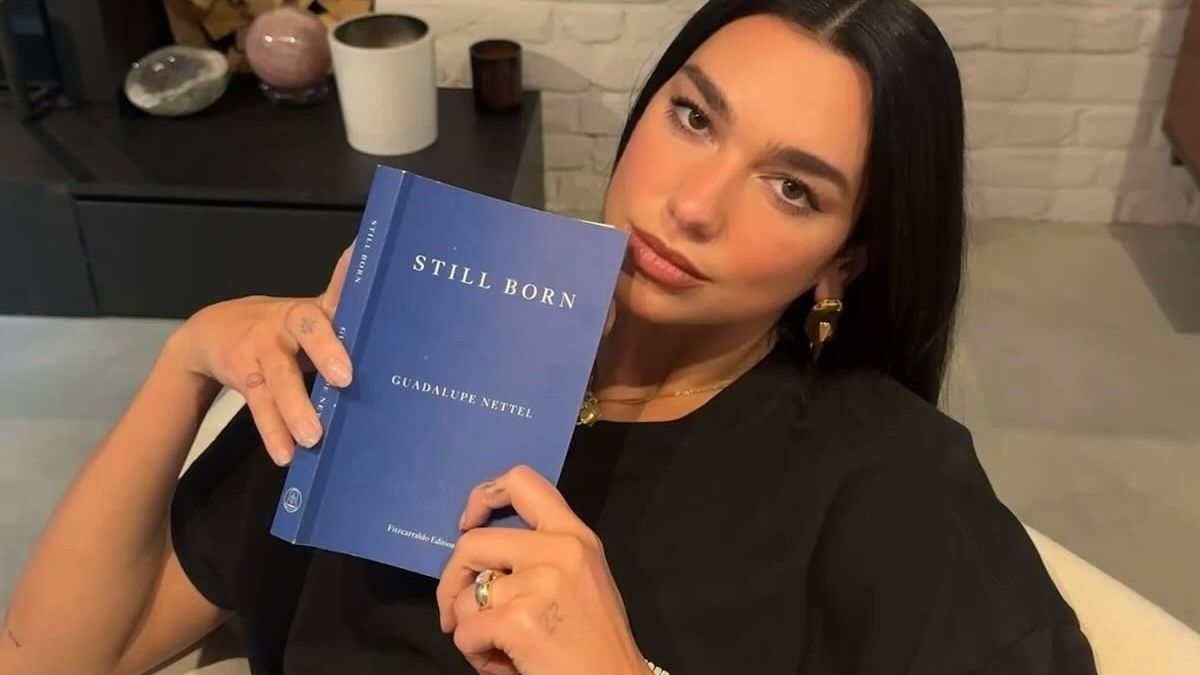 DUA LIPA CONFIRMA: Estas son las novelas más adictivas que tienes que ...