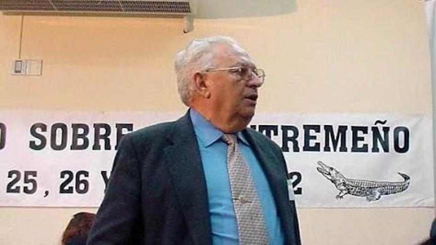 MUERTE CÁCERES: Muere en Cáceres el escritor y poeta Luis Martínez Terrón