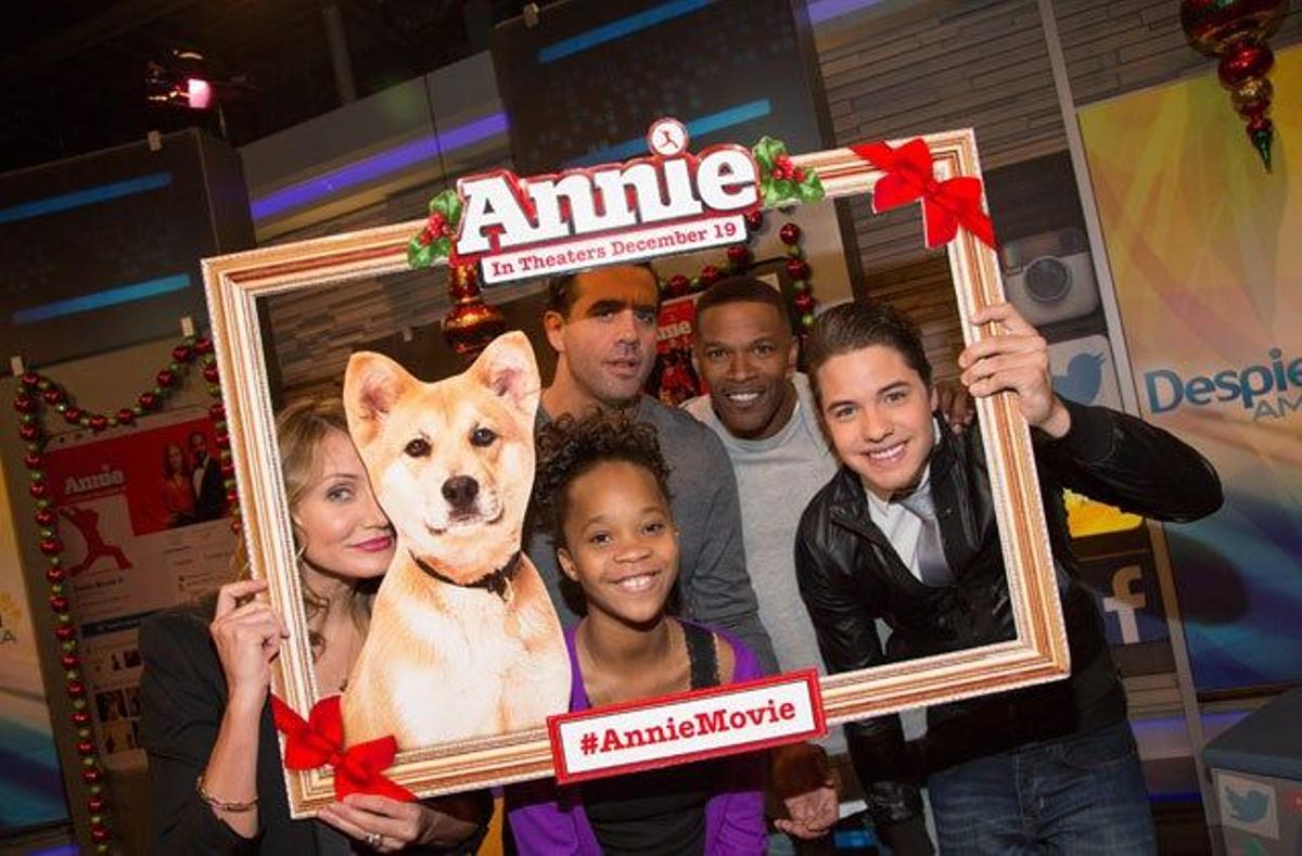 El reparto de la película 'Annie' ¡estrella en el Paseo de la Fama de ...