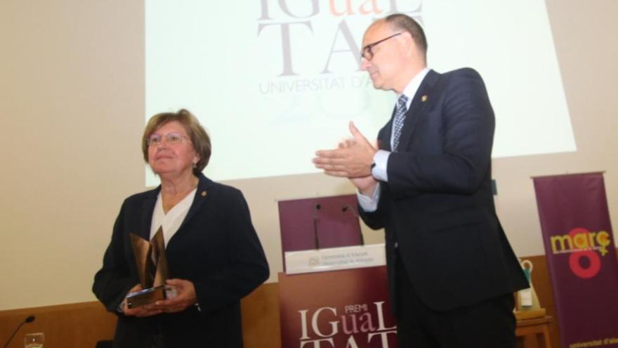 Rosa Ballester recibe el Premio Igualdad - Información