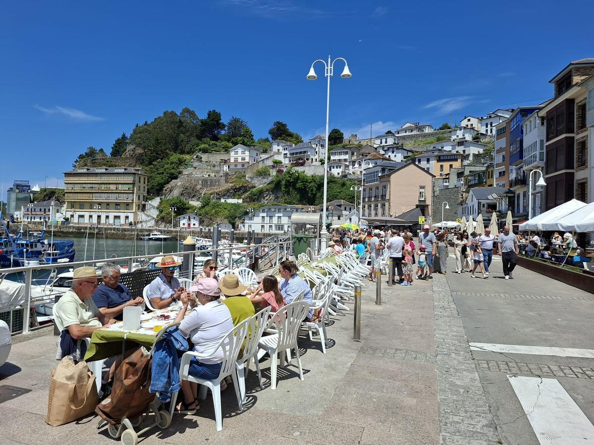 En imágenes: el muelle de Luarca es un hervidero para celebrar su ...