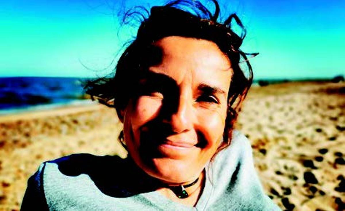 Elena Moya: "La guerra y la dictadura pesan aún mucho en la sociedad ...