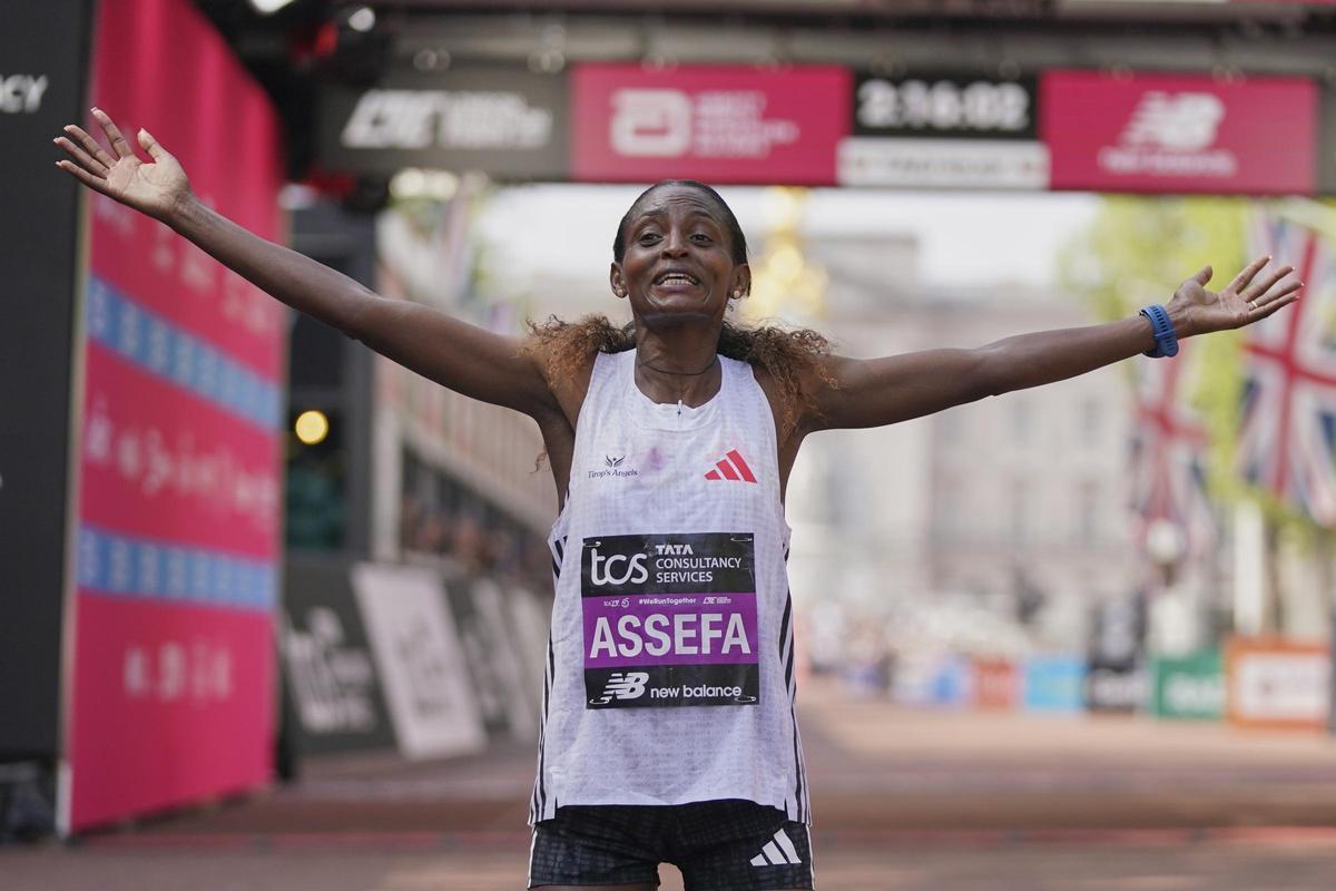 Sabastian Sawe y Tigst Assefa dominan con autoridad el maratón de Londres