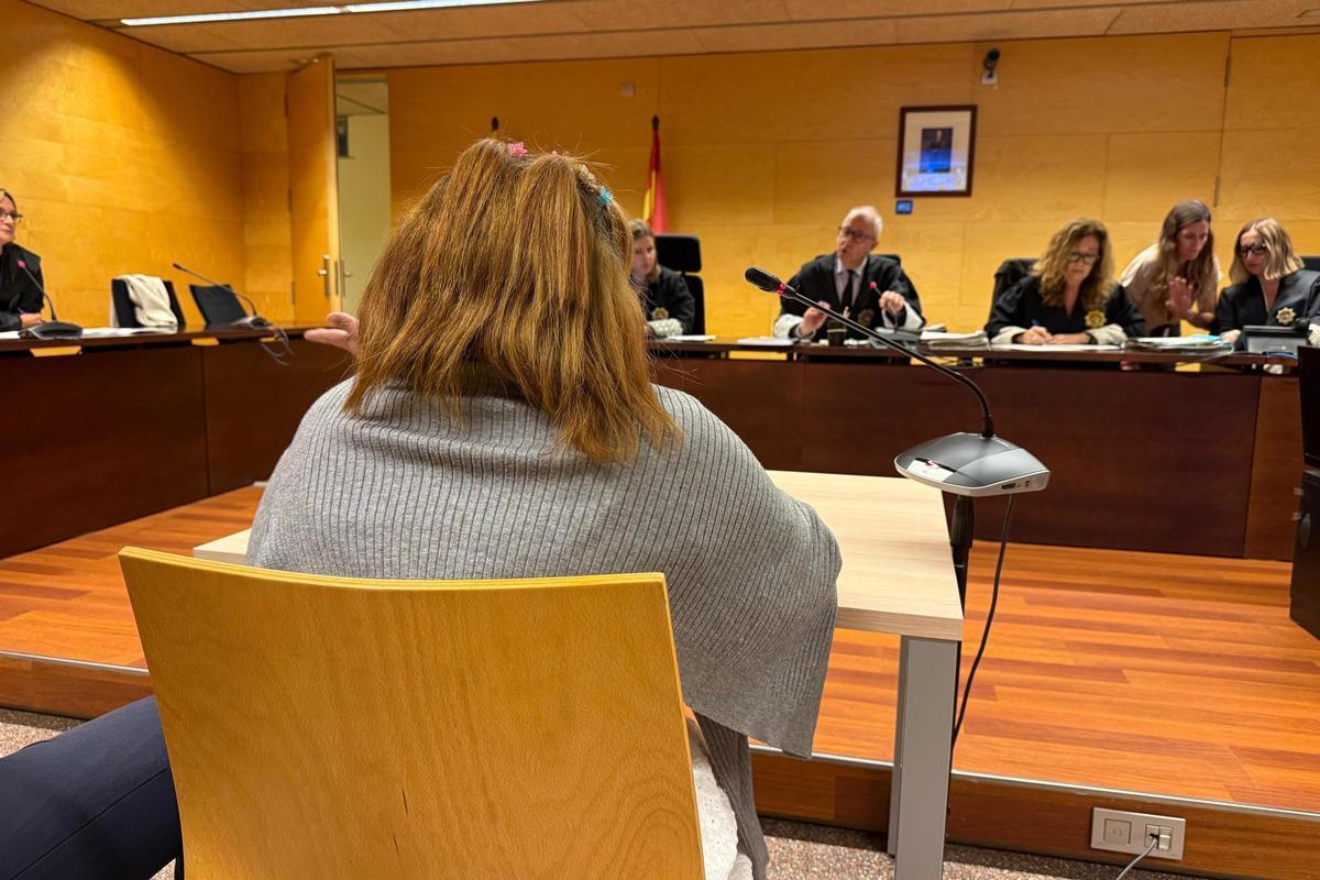 FOC CASA VEÏNS | Jutgen una dona que s'enfronta a més de 16 anys de ...