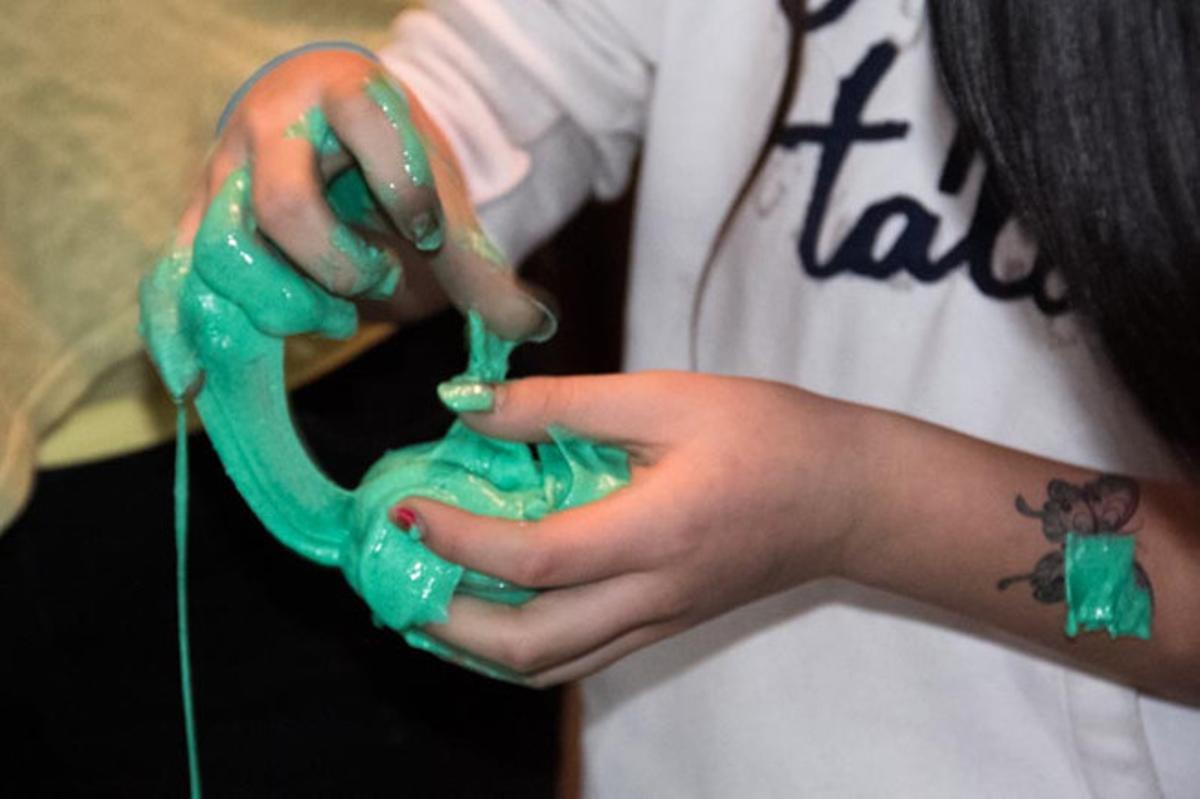 ¿Qué es el 'slime', el juguete de moda en los coles que la OCU ...