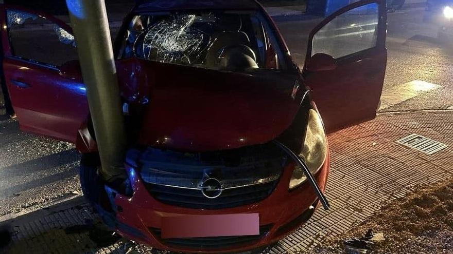 Roba material de construcción y se estrella en Oliva al ser perseguido ...