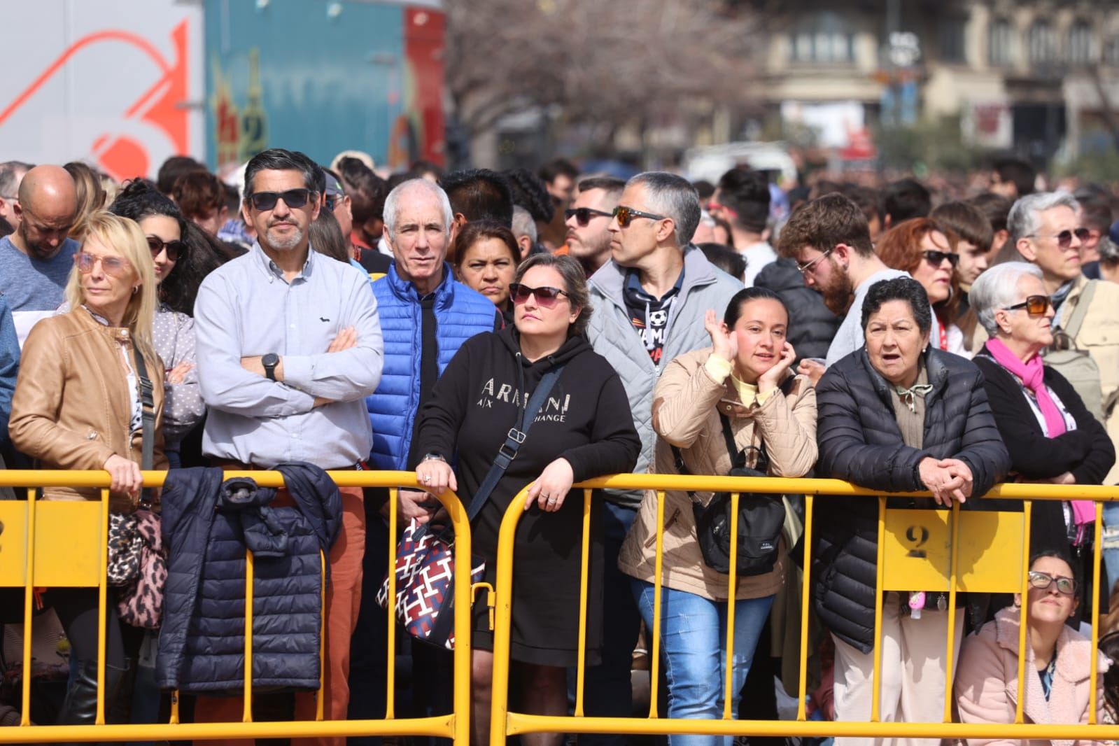Búscate entre el público de la Mascletà del domingo 5 de marzo