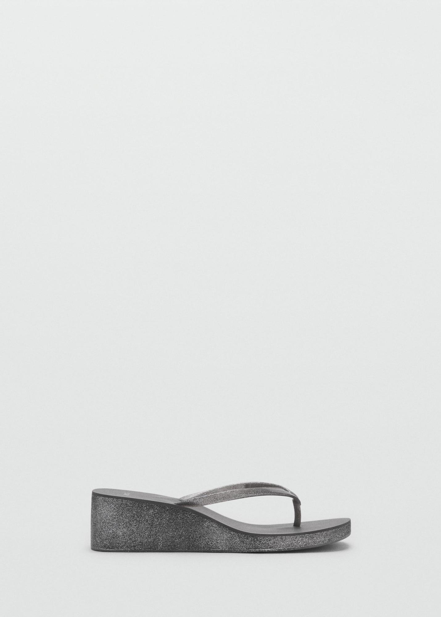 CHANCLAS MANGO MARBELLA | Ni sandalias ni cuñas: las chanclas son el ...