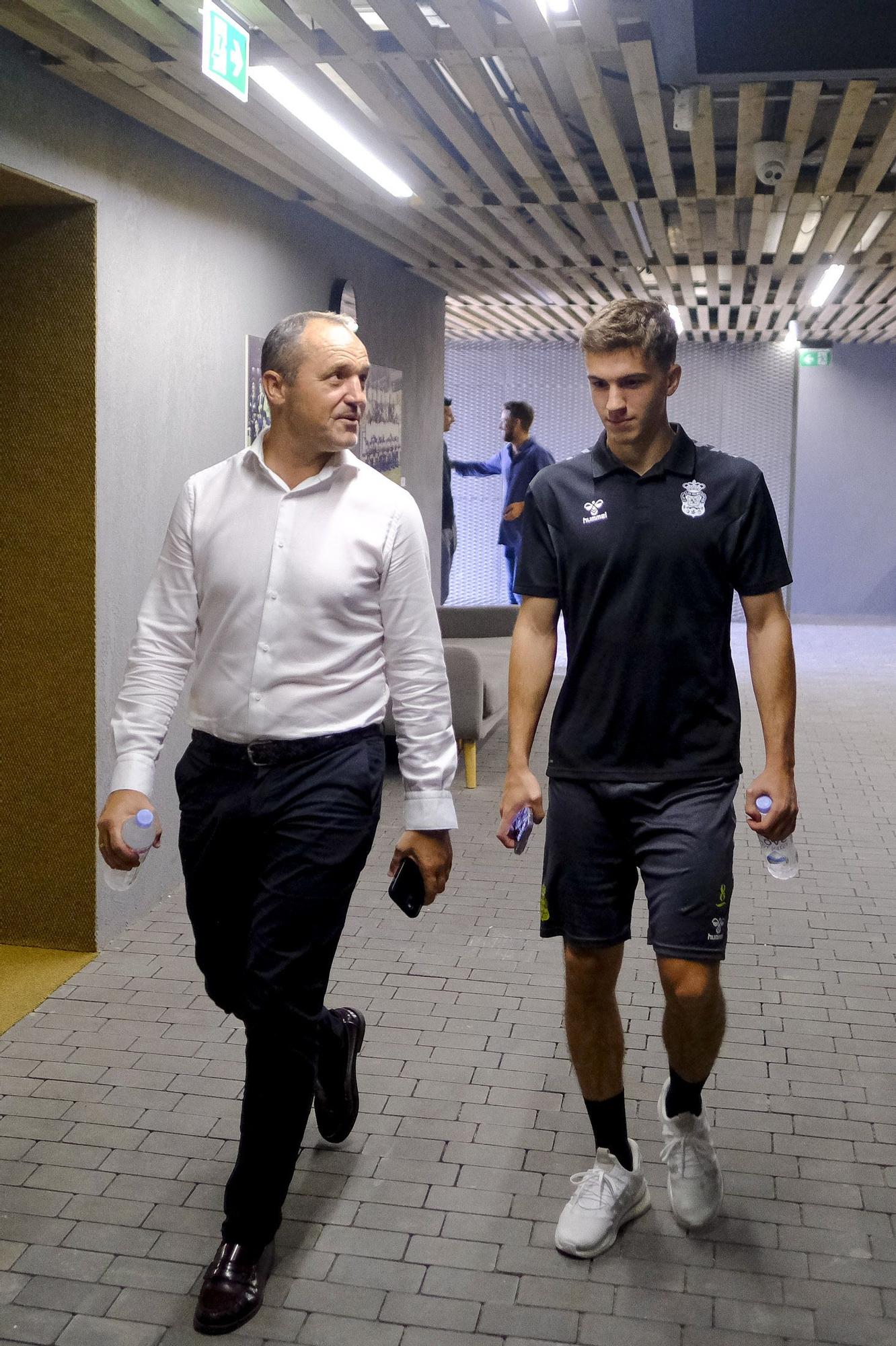 FOTOS: Presentación de Maxi Perrone, nuevo jugador de la UD Las Palmas
