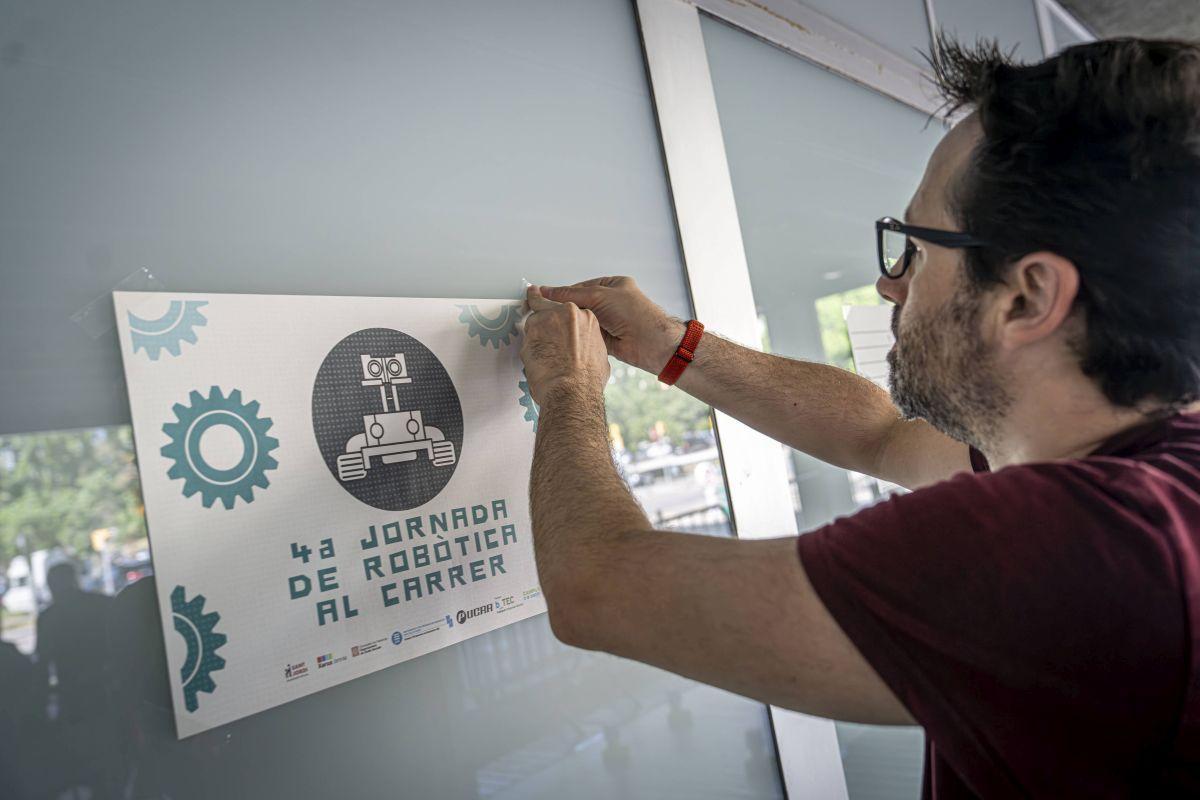 Los robots abren el apetito por la ciencia en La Mina | FOTOS