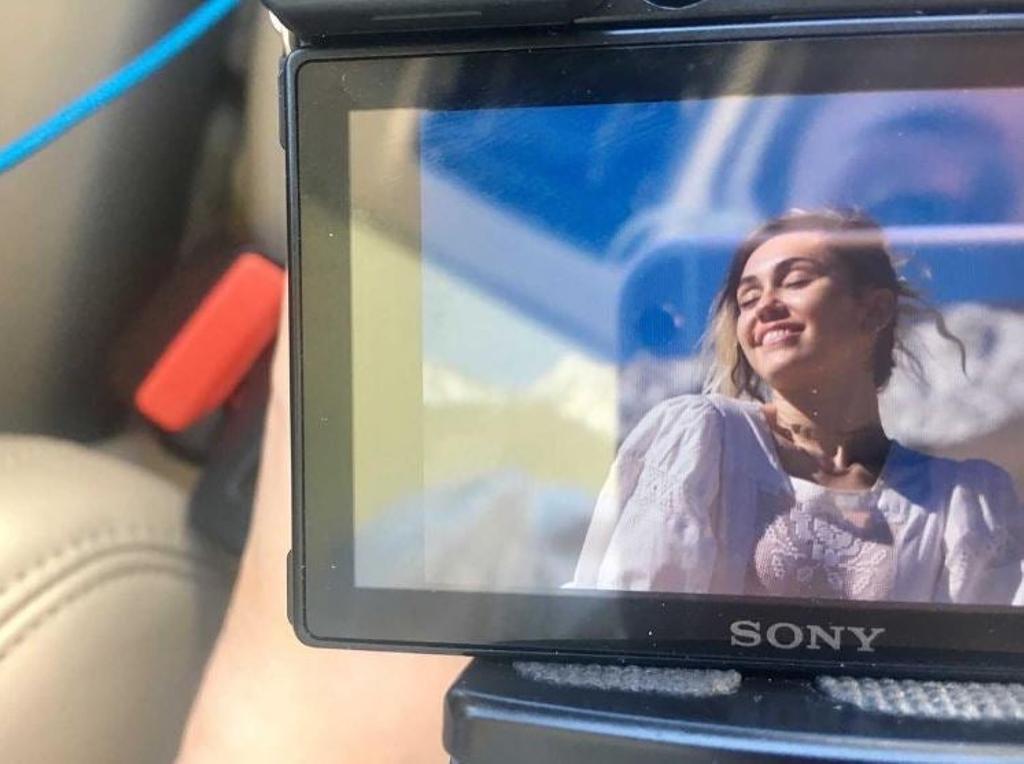 Miley Cyrus y el vestido blanco de la discordia - Cuore