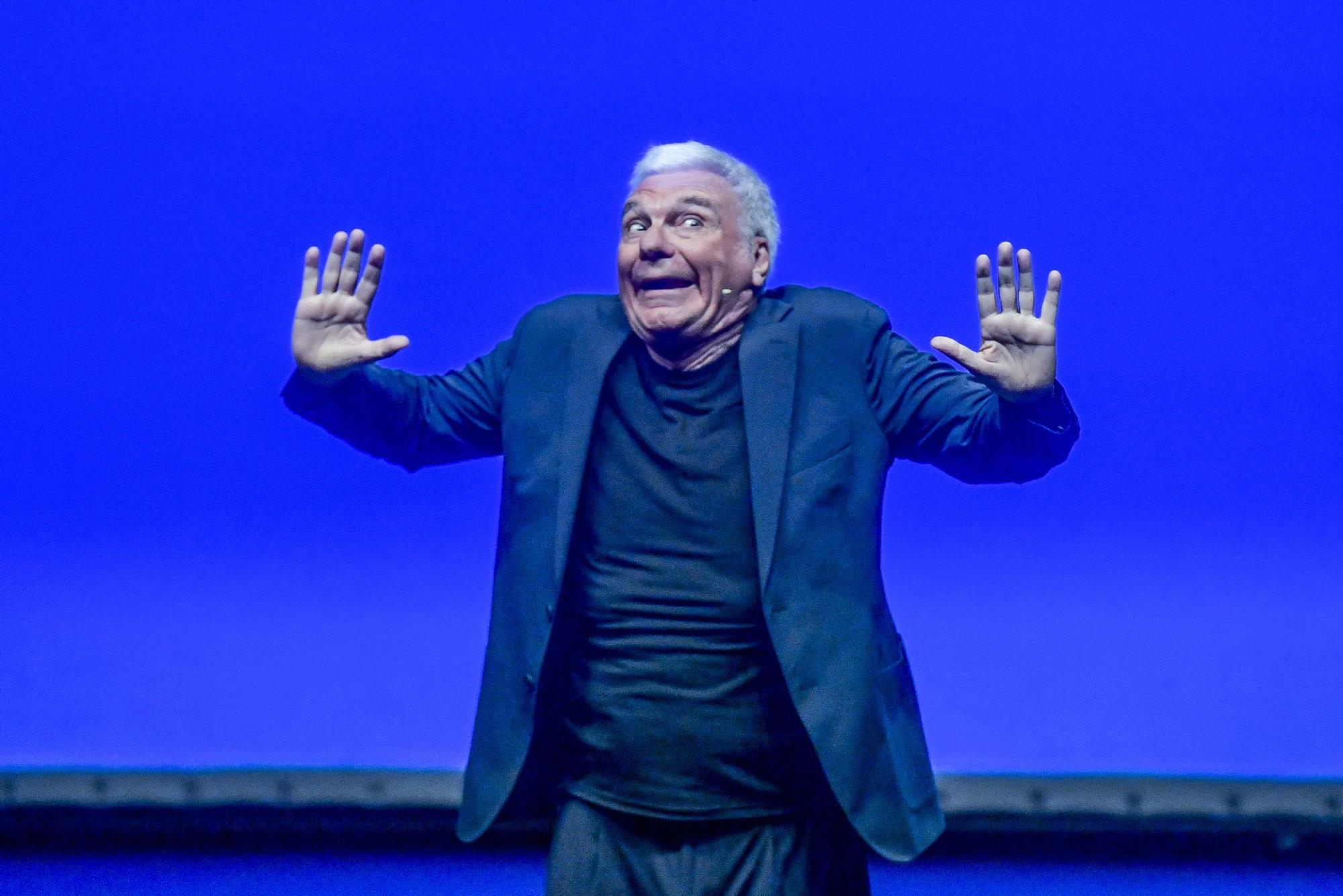 FOTOS: Espectáculo CARLES SANS ¡POR FIN SOLO! en el Teatro Víctor Jara