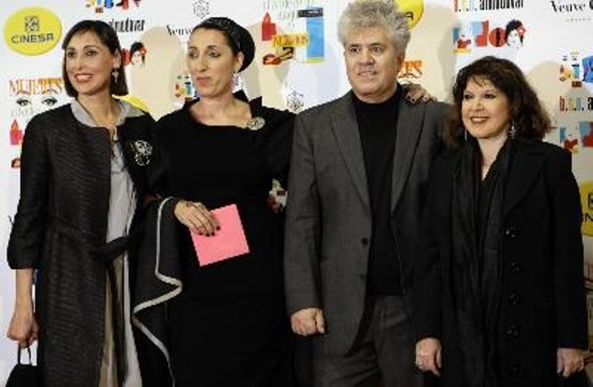 Almodóvar y sus "mujeres al borde de un ataque de nervios", juntos en ...