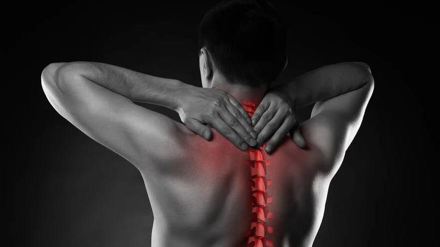 PROBLEMAS DE ESPALDA: El truco de un fisio para evitar o mejorar la ...