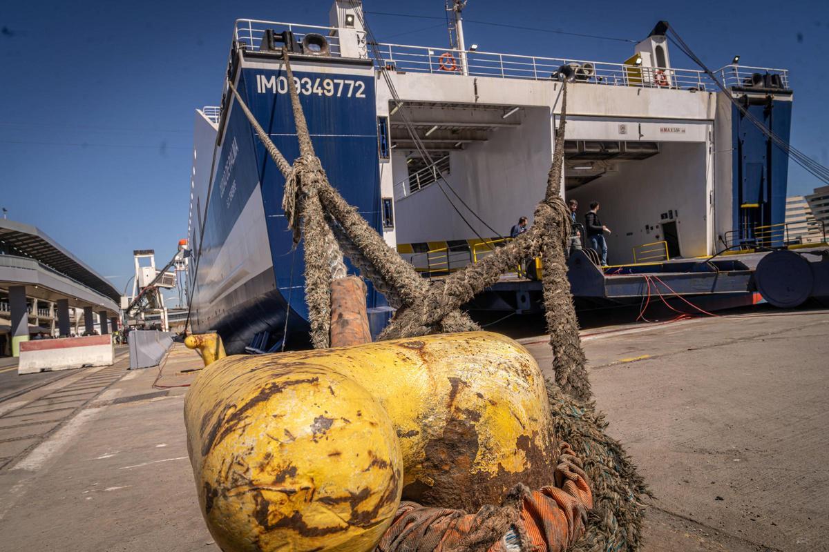 El Port de Barcelona estrena la conexión eléctrica de la terminal de ...