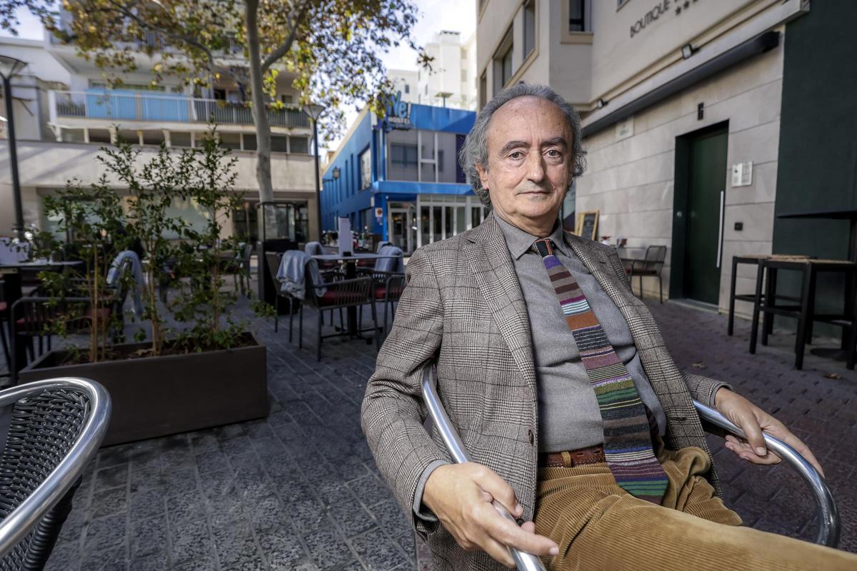 El escritor José Carlos Llop conversará con el periodista Sergio Vila ...