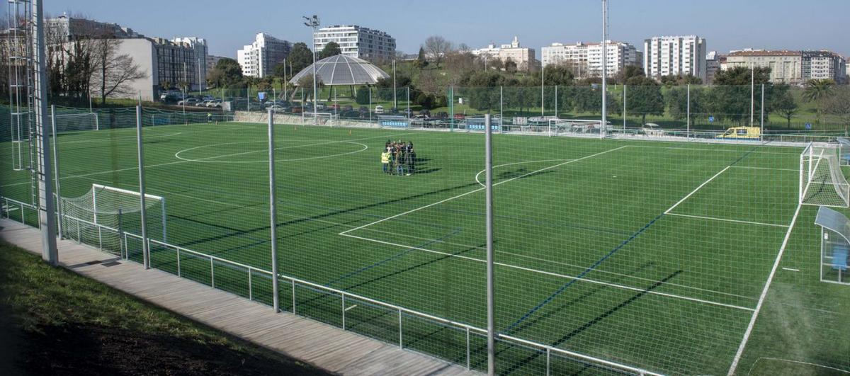 El campo de fútbol de Eirís abrirá esta semana - La Opinión de A Coruña
