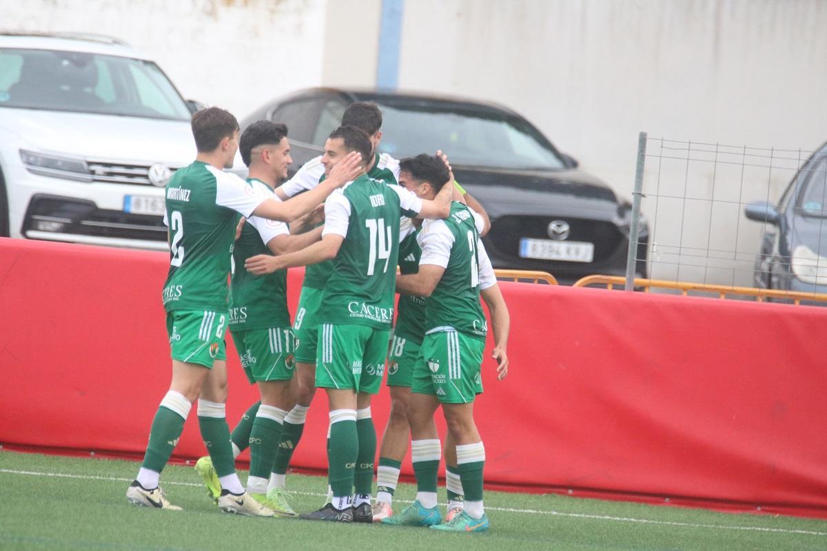 FÚTBOL SEGUNDA FEDERACIÓN | El Cacereño suma un punto que certifica el ...