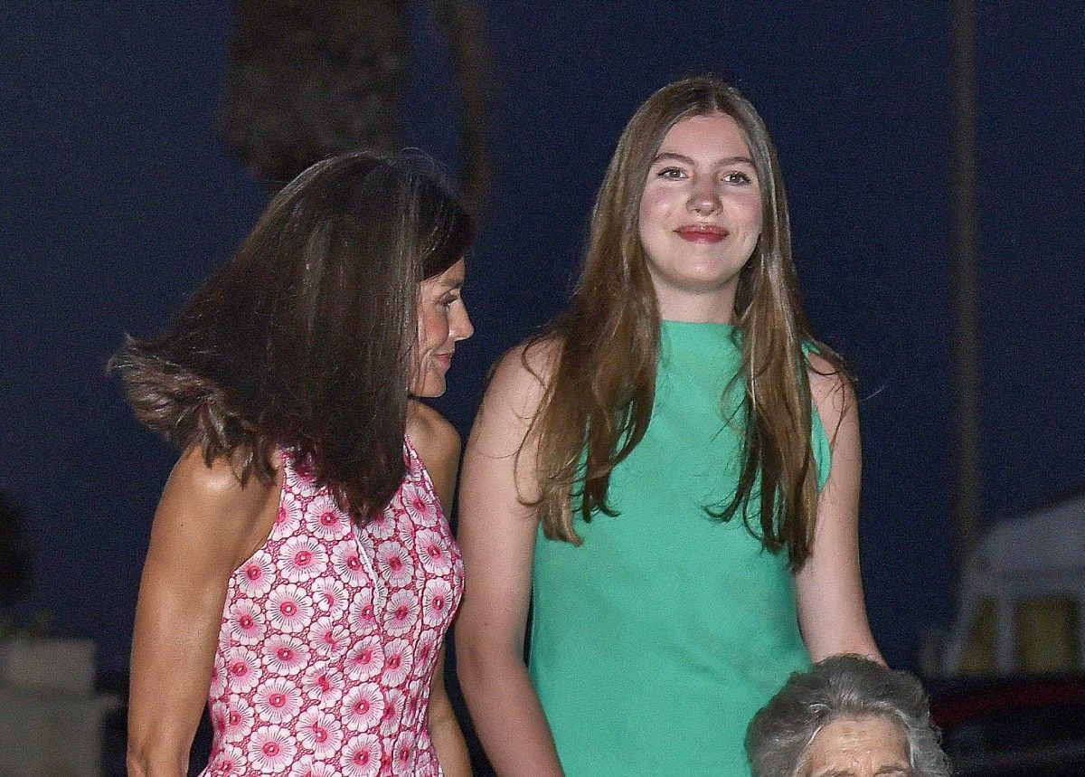 INFANTA SOFÍA VESTIDO ZARA: El vestido verde de Zara de la infanta Sofía, heredado de su madre ...