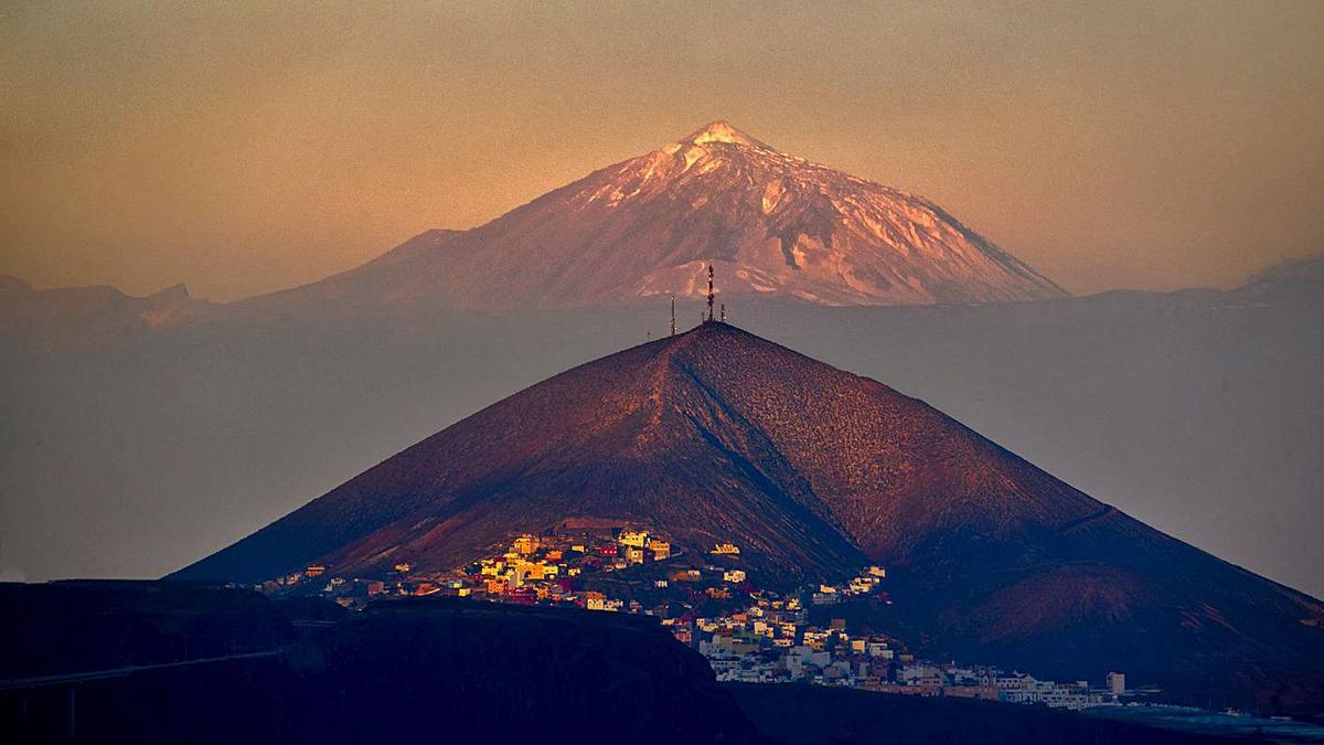 El Teide nevado desde Arucas - La Provincia