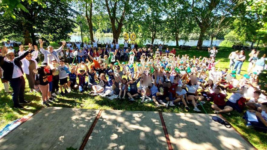 Afaga cumple 30 años con una fiesta intergeneracional en Tui