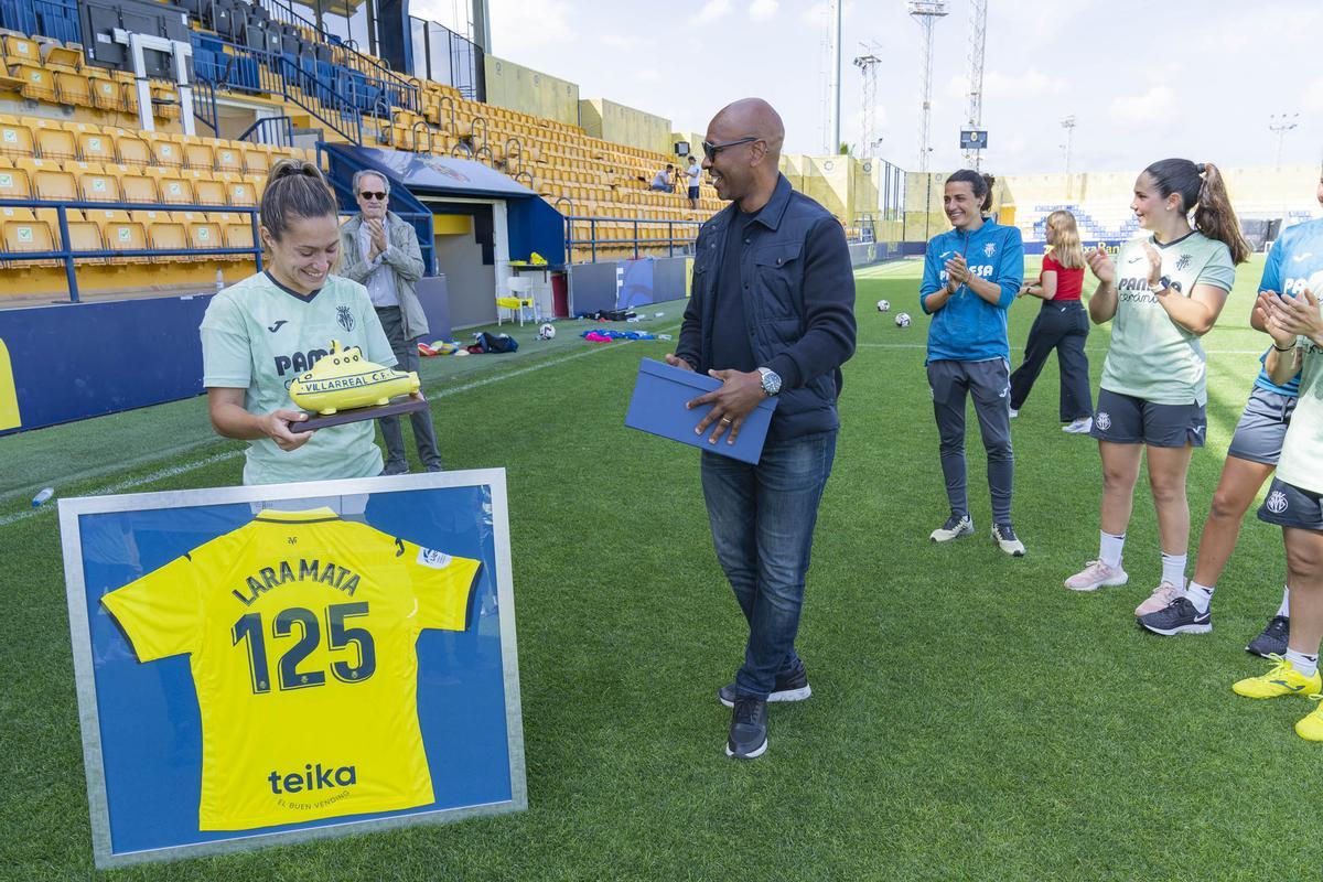 El emotivo homenaje de despedida del Villarreal femenino a su capitana ...