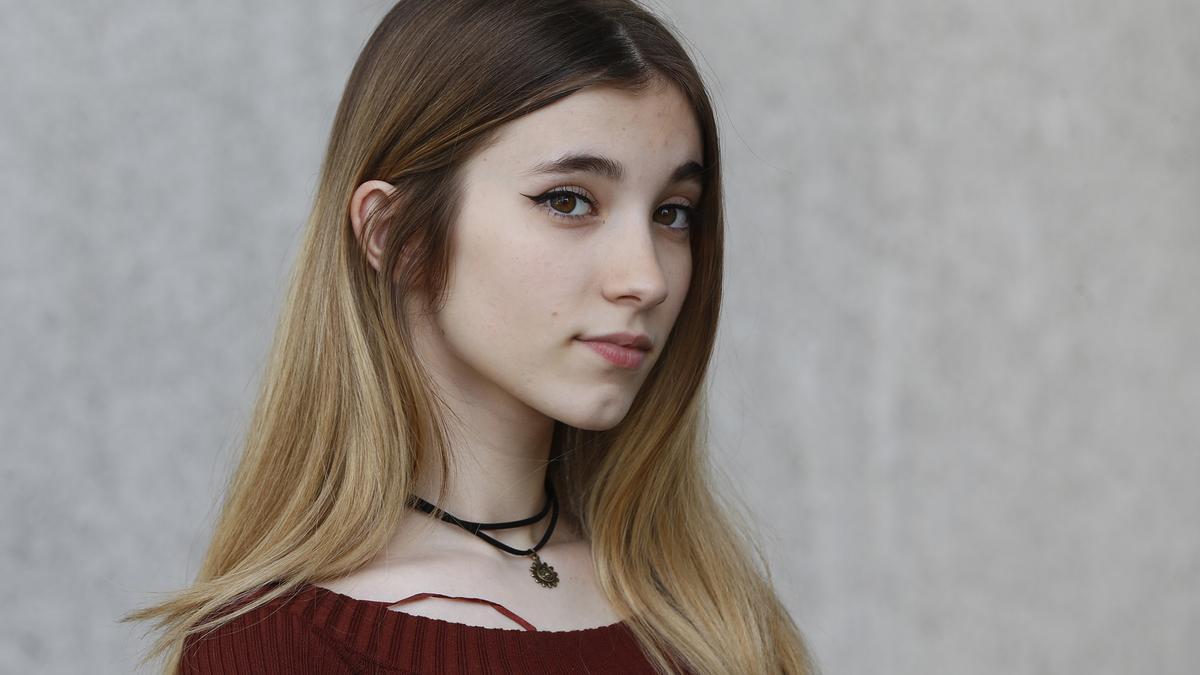 La 'youtuber' viguesa Rebeca Stones publica 'Timantti', su primera ...