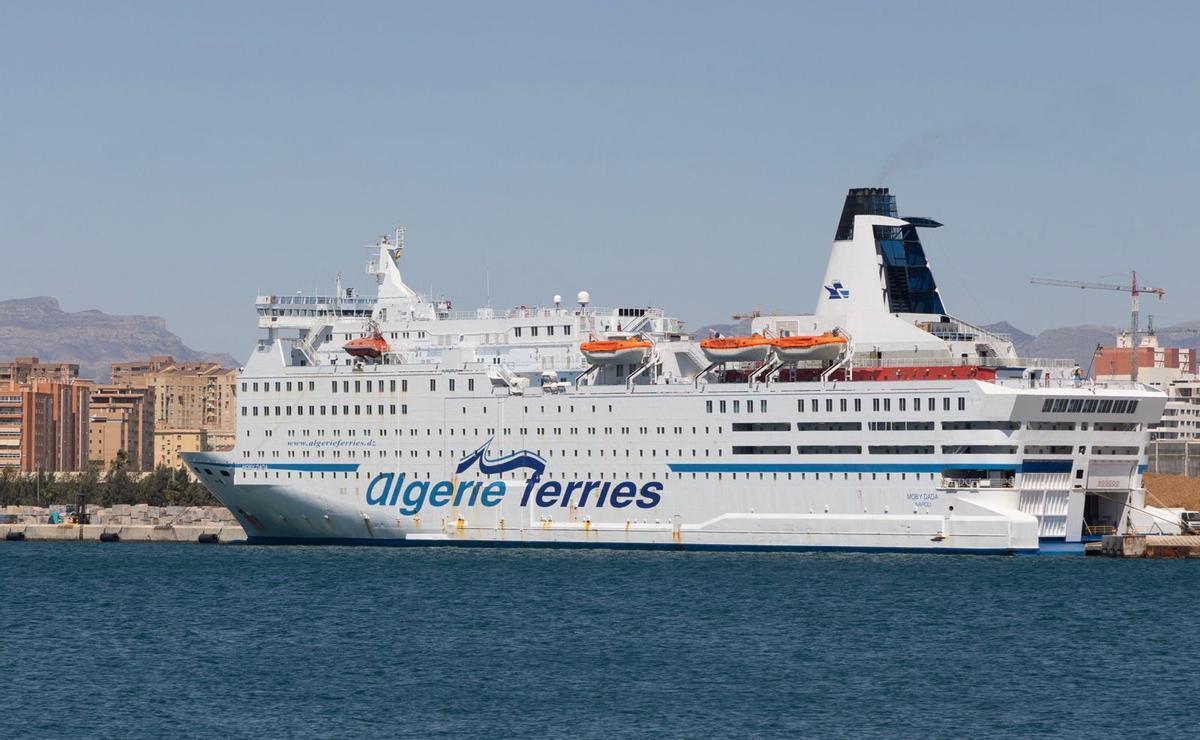 El barco 'Piolín', ahora ferry a Argelia, inmovilizado en Alicante por ...