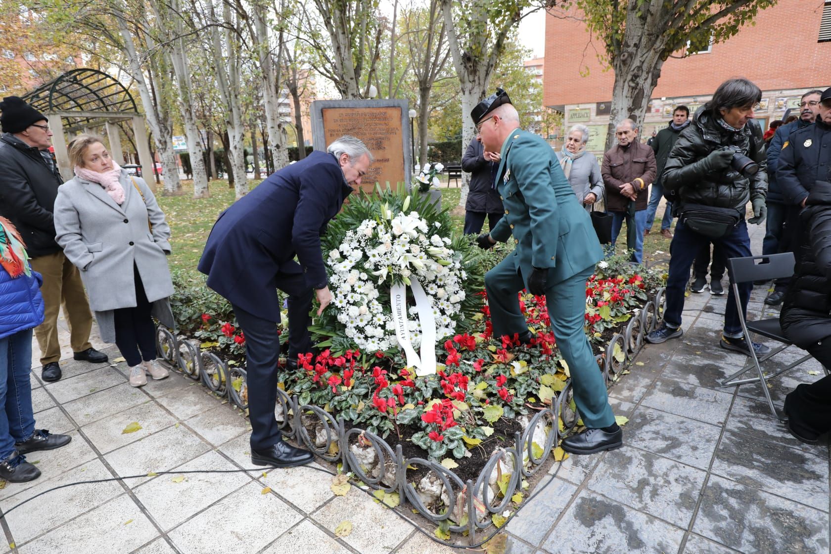 Homenaje a las víctimas de la Casa Cuartel de Zaragoza 35 años después del atentado de ETA - El ...