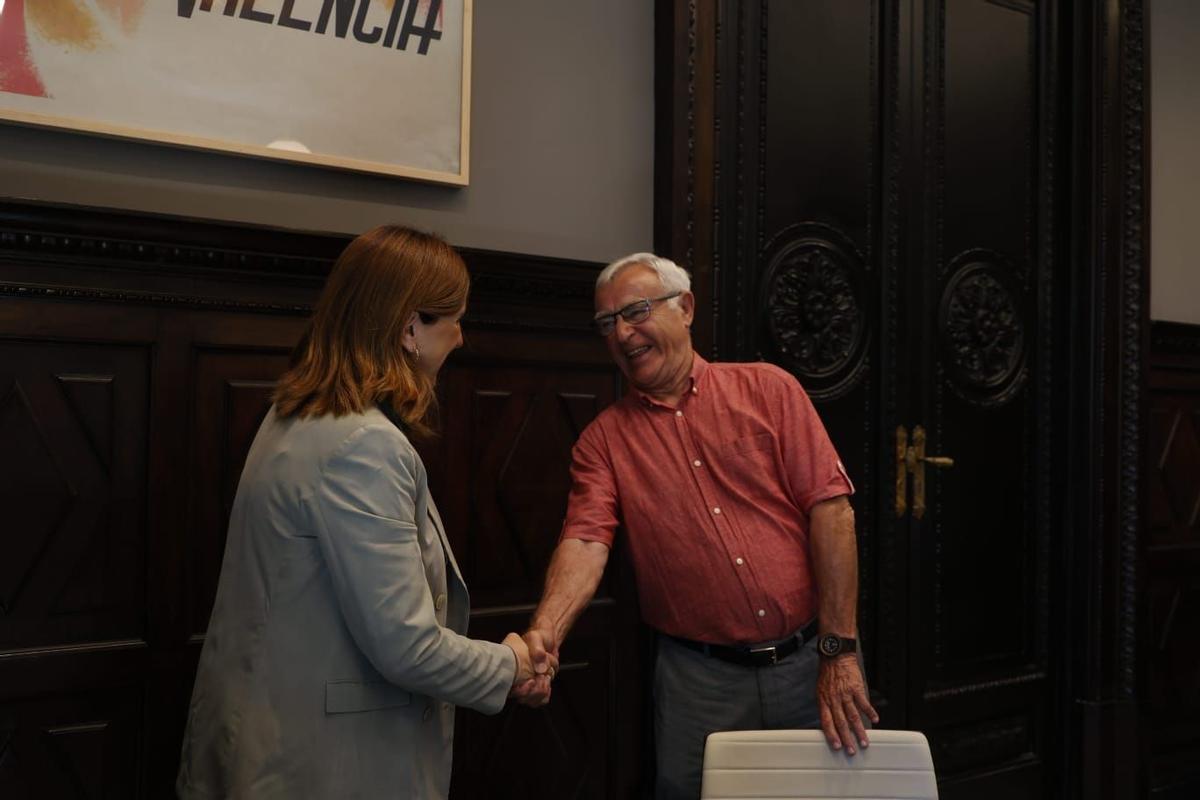 DETALLE RIBÓa CATALÁ: Una carta y una olivera