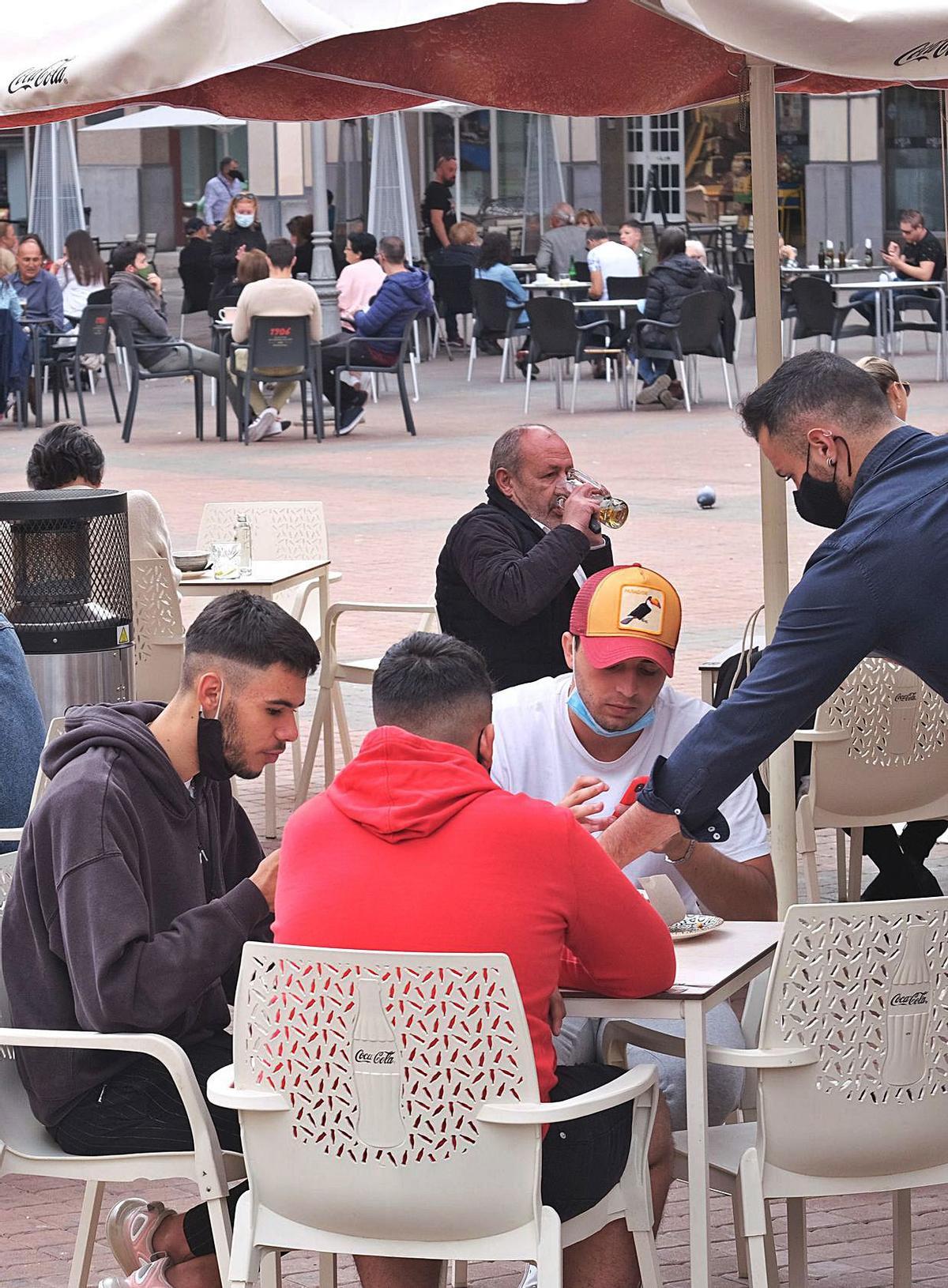 Ciudades cerradas pero sin vigilancia policial en los bares