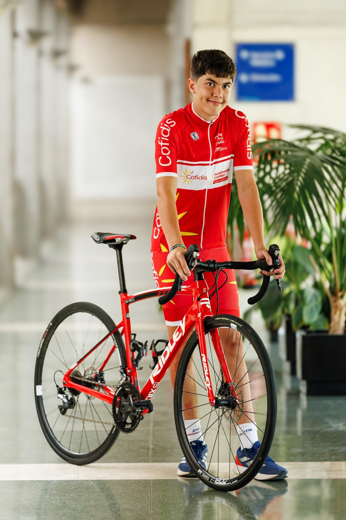 El castellonense Héctor Acebedo, la promesa del ciclismo paralímpico