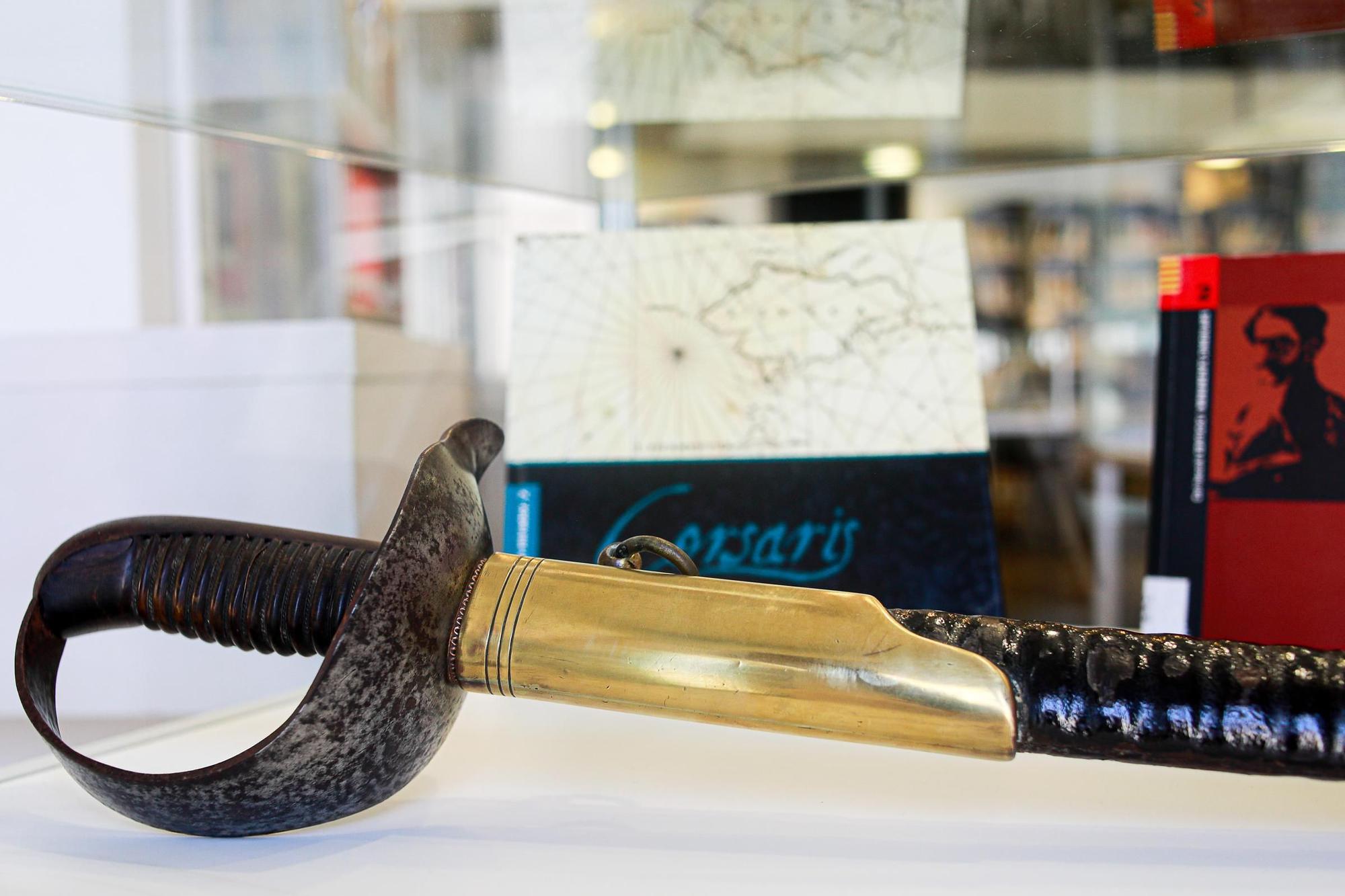 Galería de imágenes del sable del corsario Riquer en el archivo ...