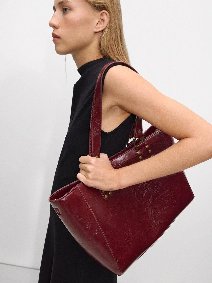 PARFOIS BOLSOS BURDEOS | Parfois desata la locura con estos 8 bolsos ...