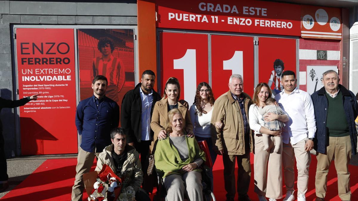 Ferrero recibe "muy emocionado" la puerta 11 de El Molinón y hace una ...