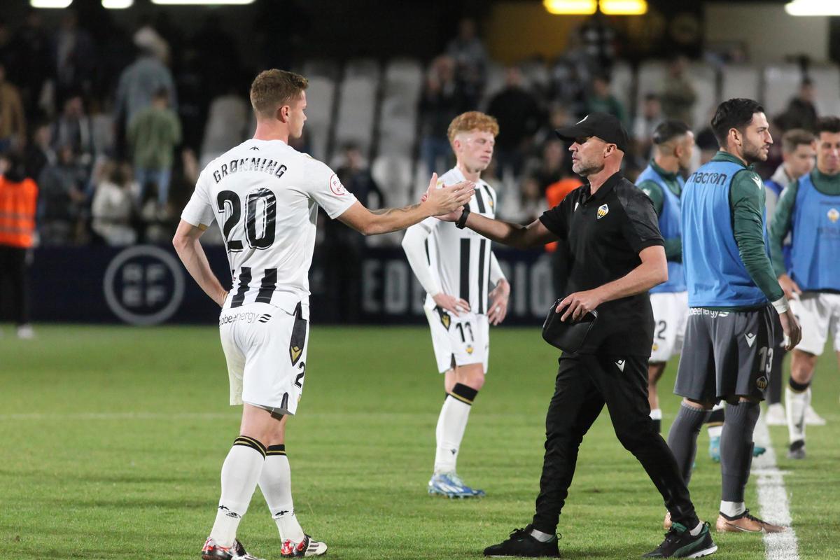 El Castellón hace hueco con las salidas de Gronning y Cristian