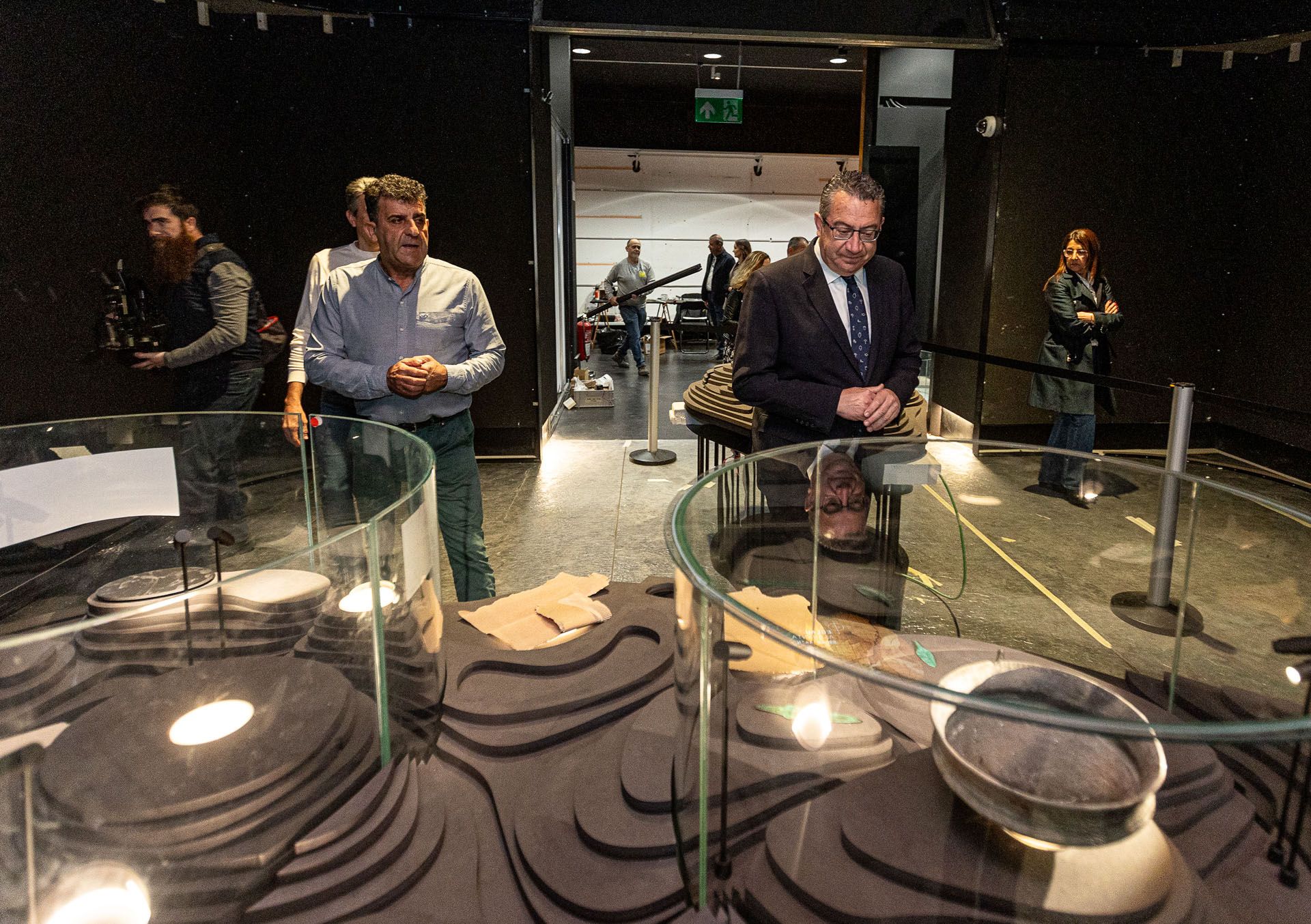Toni Pérez visita el montae de la nueva exposición del MARQ