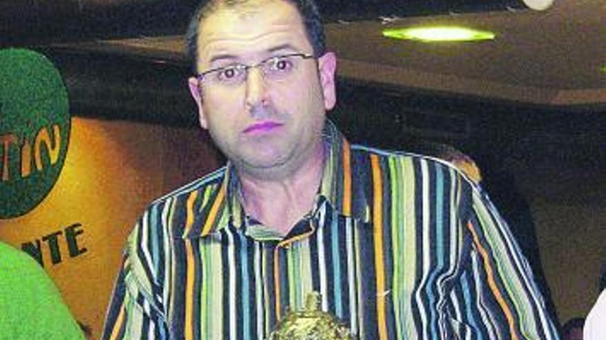 El gaitero Alberto Varillas recibe el premio «Distinción», otorgado por ...