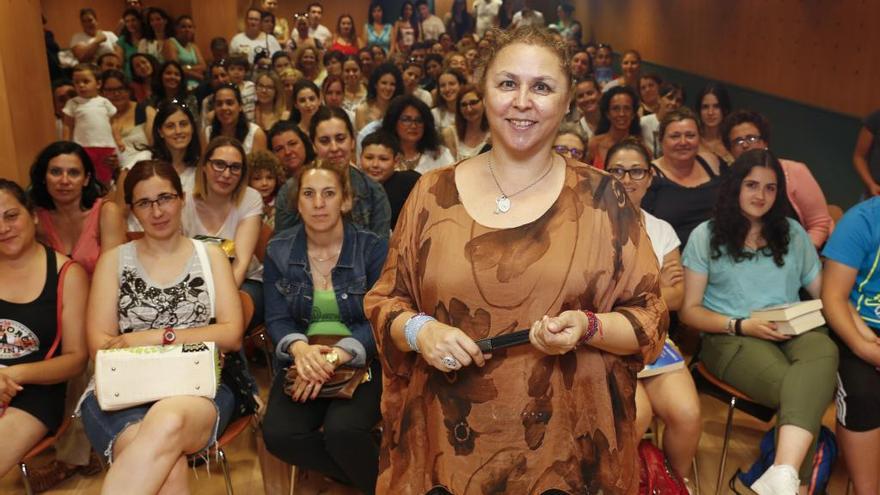 Megan Maxwell: "Yo rompo con el rol de mujer débil de la novela romántica"