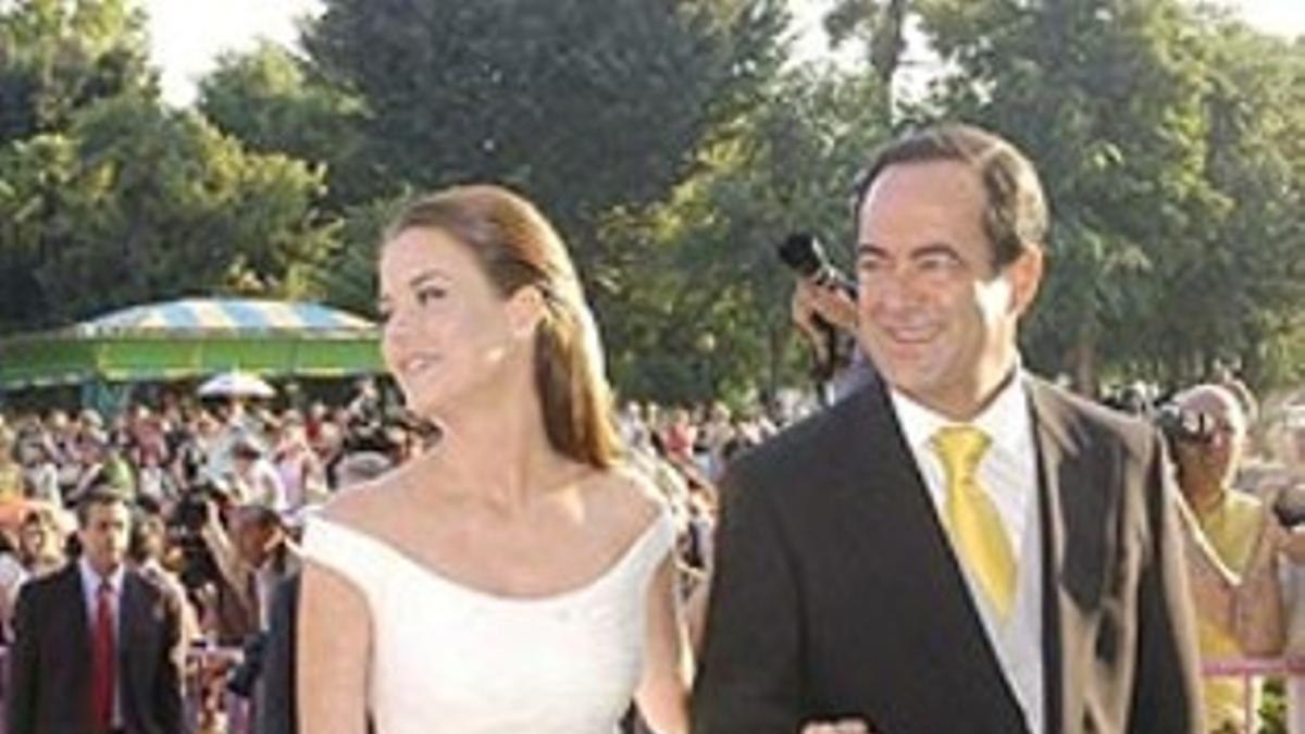 La boda de la hija de Bono y el hijo de Raphael reúne a políticos y ...